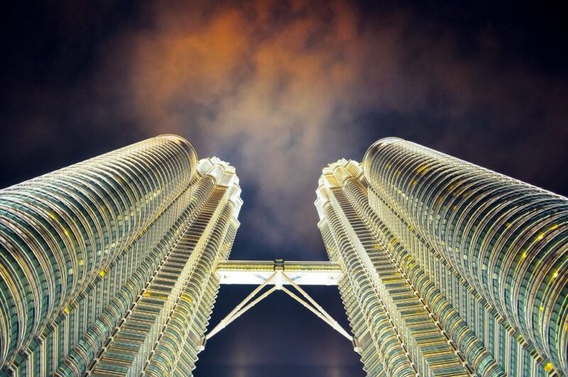 20 Things To Do Around the KLCC Twin Towers (If You Stucked Here)